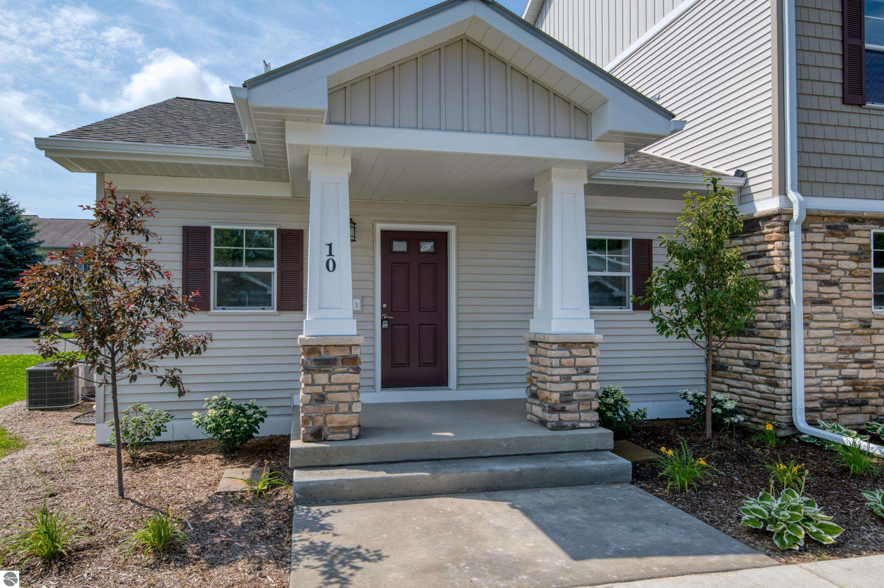 MLS #1924524 - 1548 Simsbury Street 10 Traverse City, MI 49686